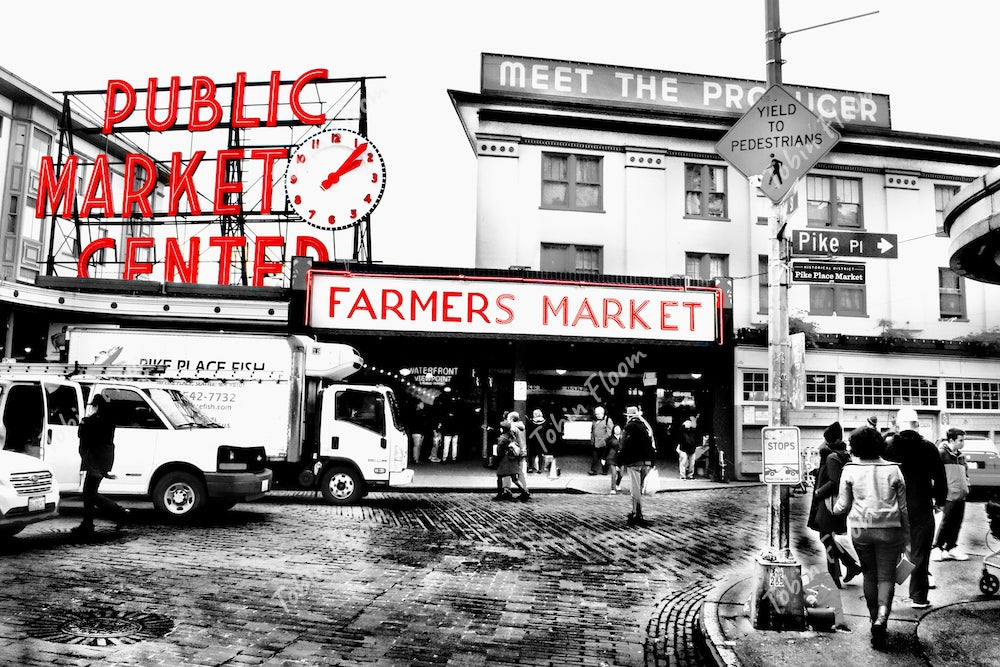 Seattle: Public Market Center BW – TOBIN FLOOM PHOTOGRAPHY