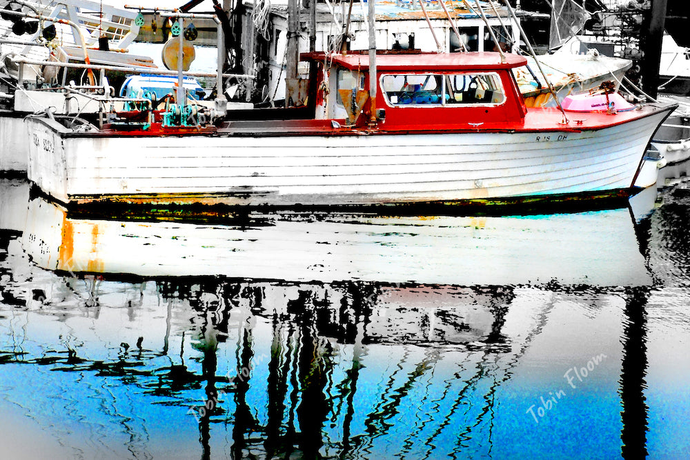 Boats red n blue – TOBIN FLOOM PHOTOGRAPHY